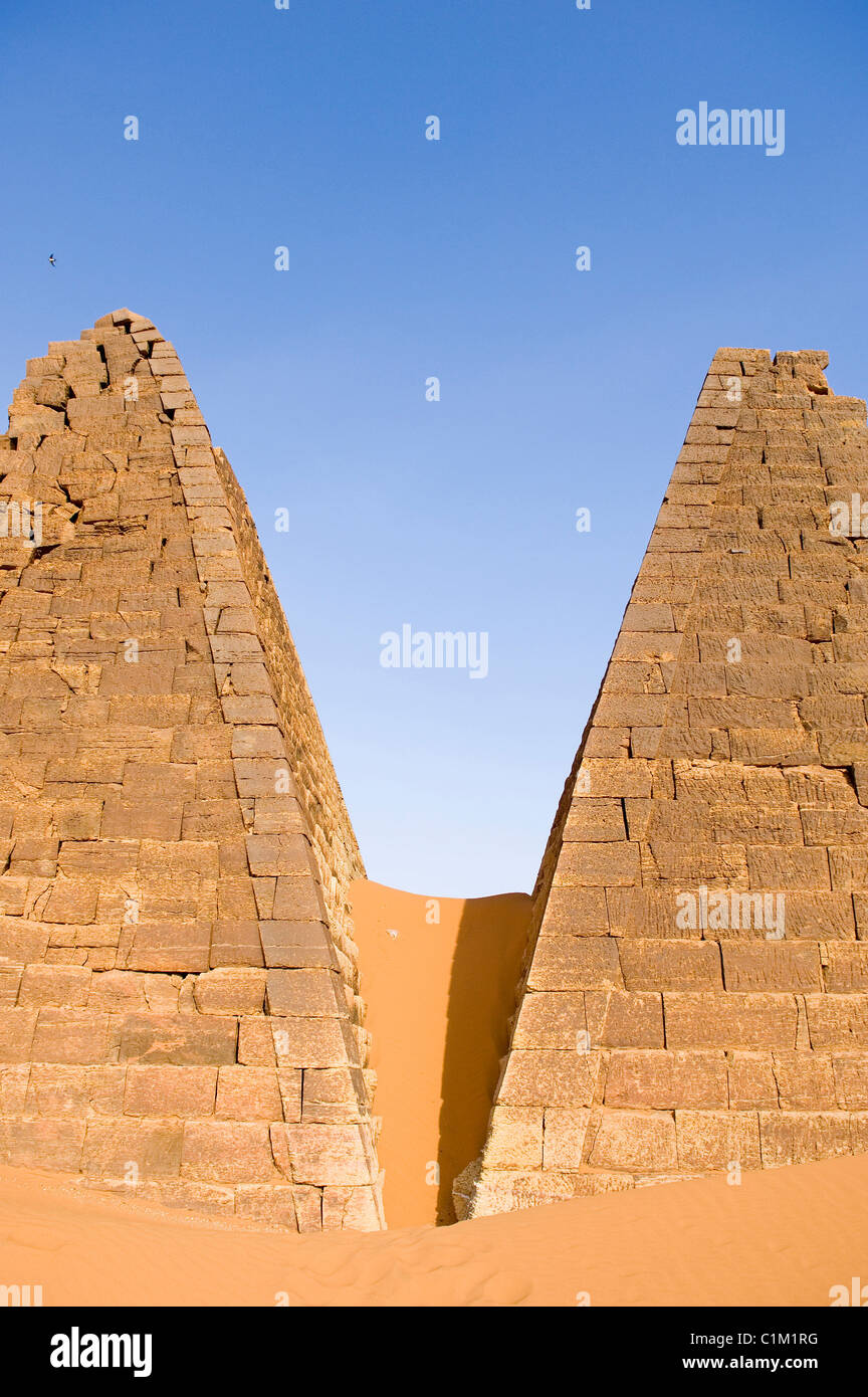Sudan pyramids Meroe the Kingdom of Meroe existed in 1200 years only to ...