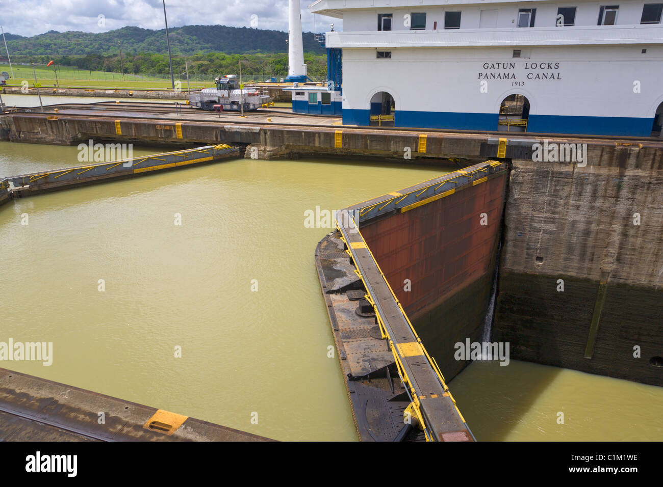 Panama canal locks hi-res stock photography and images - Alamy