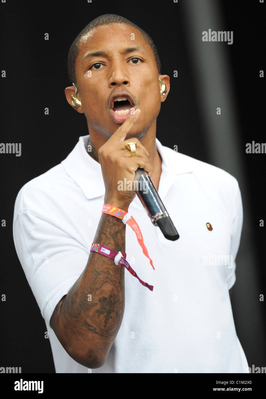 Pharrell williams glastonbury festival hi-res stock photography and ...