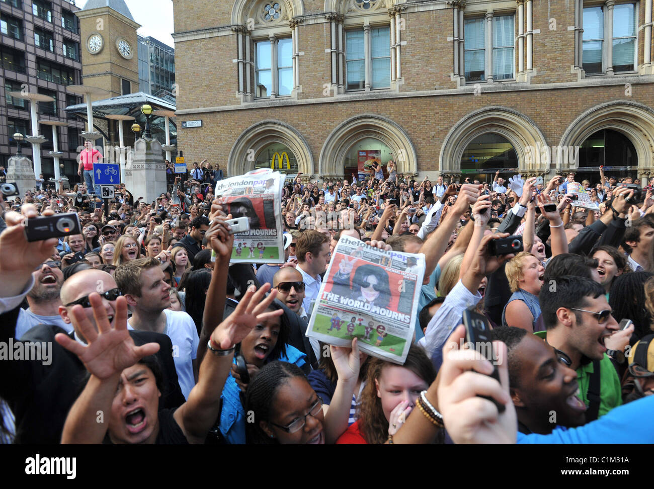 Thousands of fans honour Michael Jackson with dance and music at ...