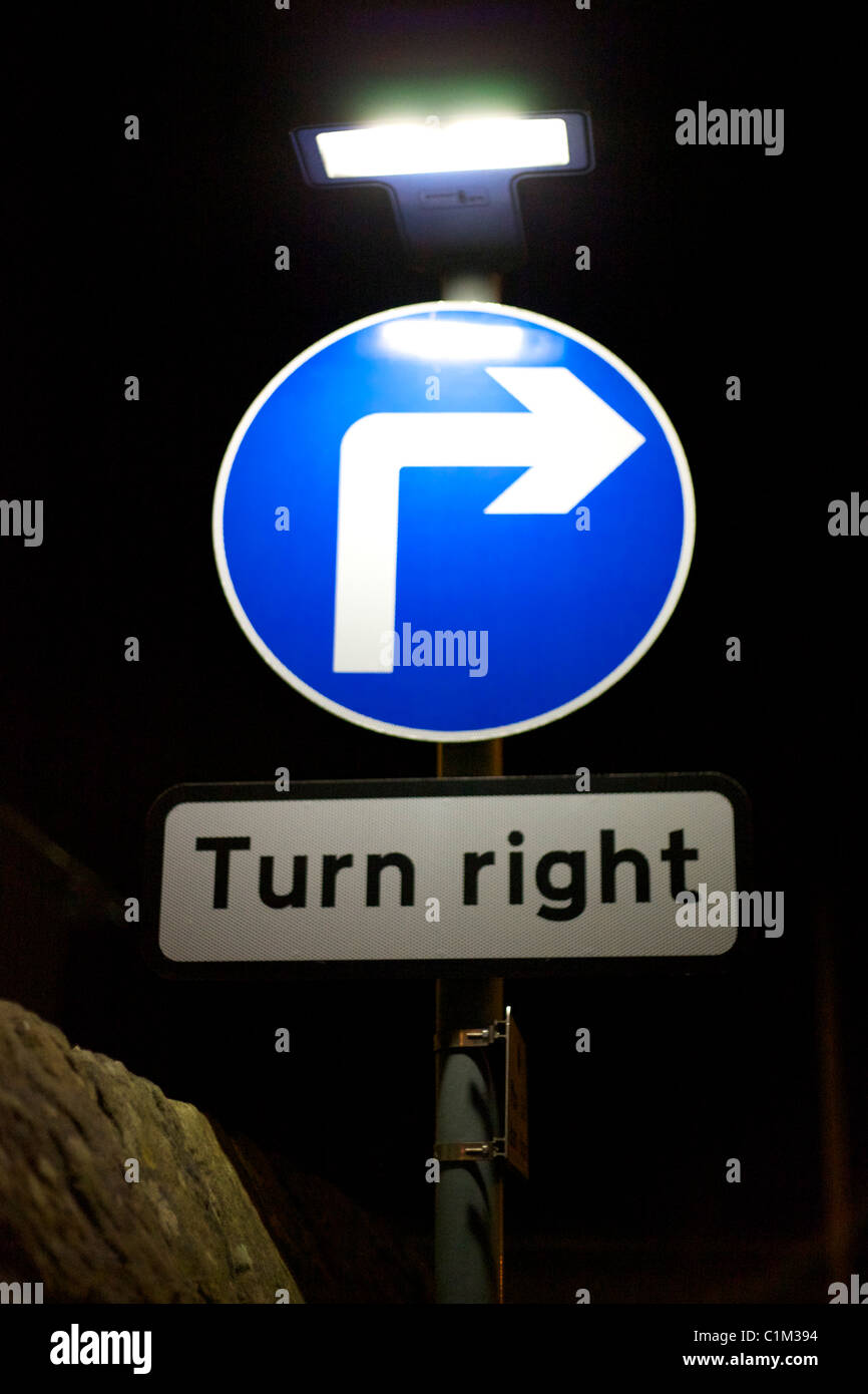 Turn right sign hi-res stock photography and images - Alamy