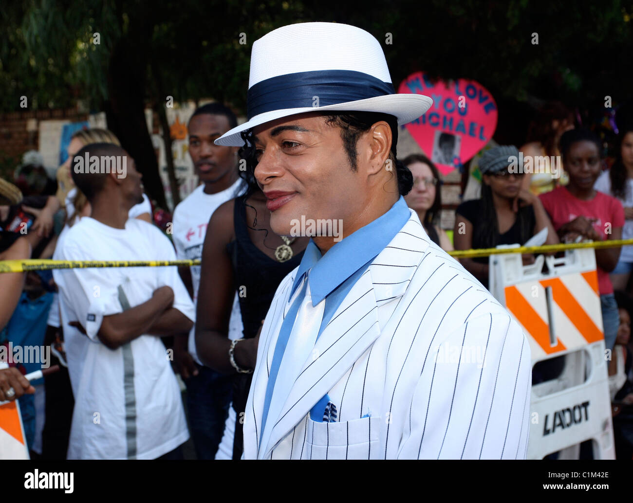 Scorpio, a Michael Jackson impersonator, pays his respects by laying ...