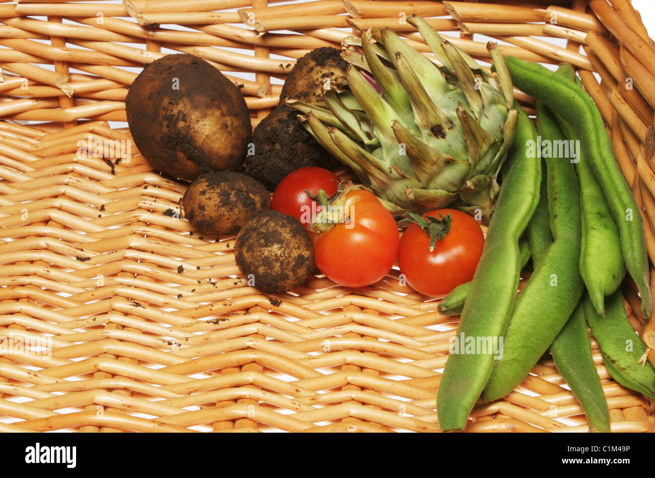 Picked garden produce hi-res stock photography and images - Alamy