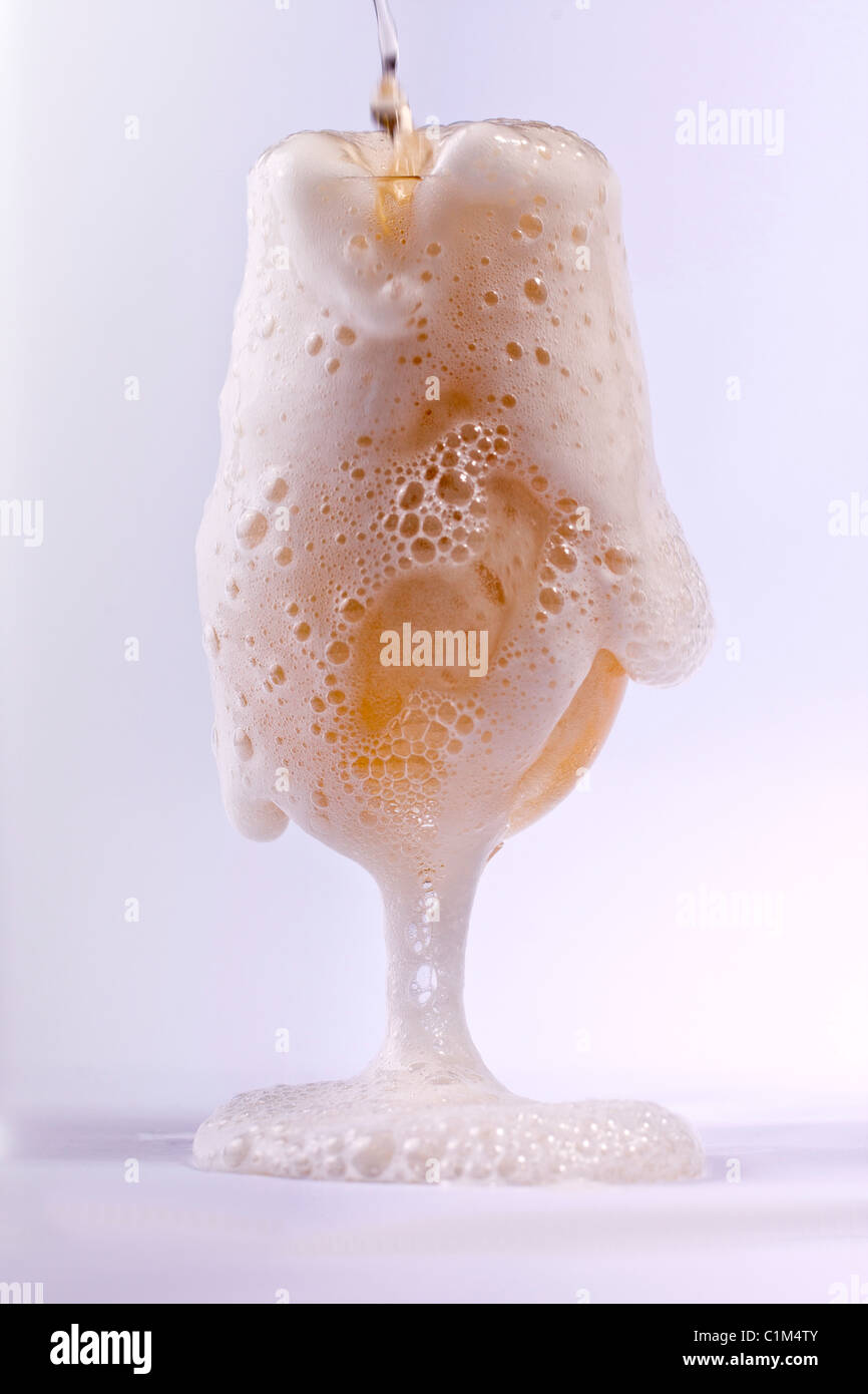 Beer glass foam spilling hi-res stock photography and images - Alamy