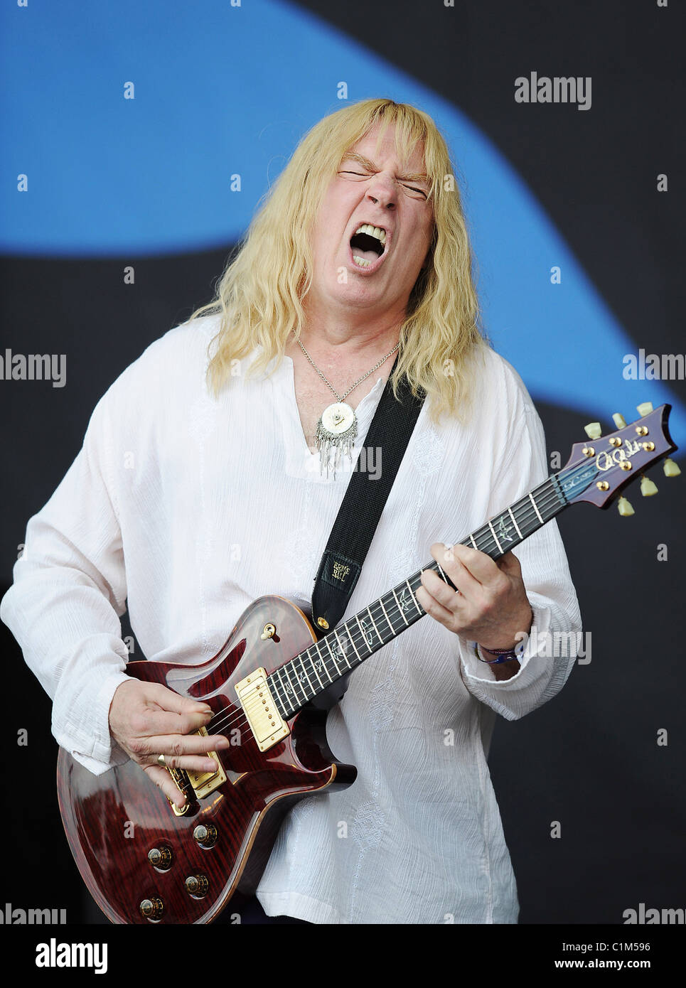 Spinal Tap performing live at 2009 Glastonbury Festival - Day 2 ...