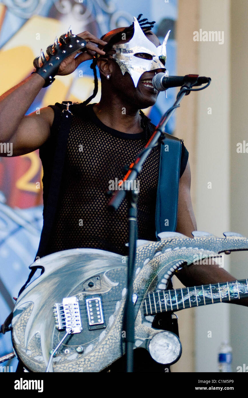 Cameo performs at the Petrillo Music Shell at the Taste of Chicago ...