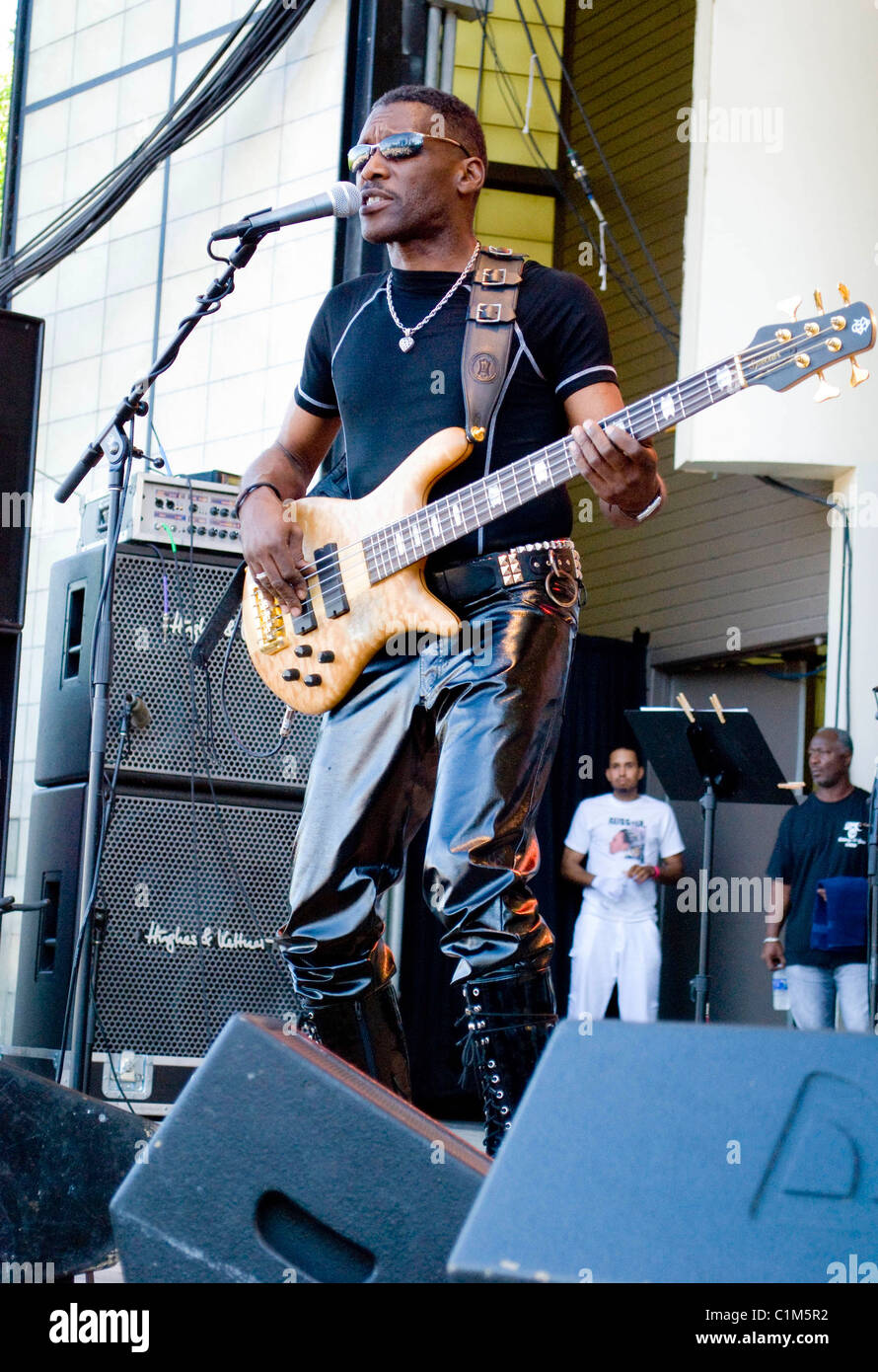 Cameo performs at the Petrillo Music Shell at the Taste of Chicago ...