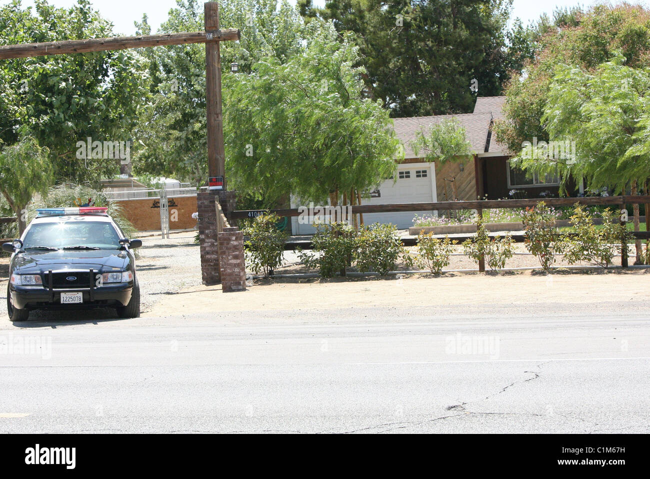 The media start to gather outside the residence of Debbie Rowe in ...