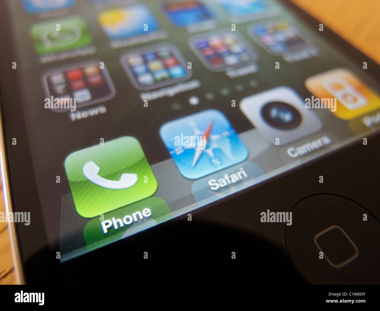 Iphone 4 home screen hi-res stock photography and images - Alamy