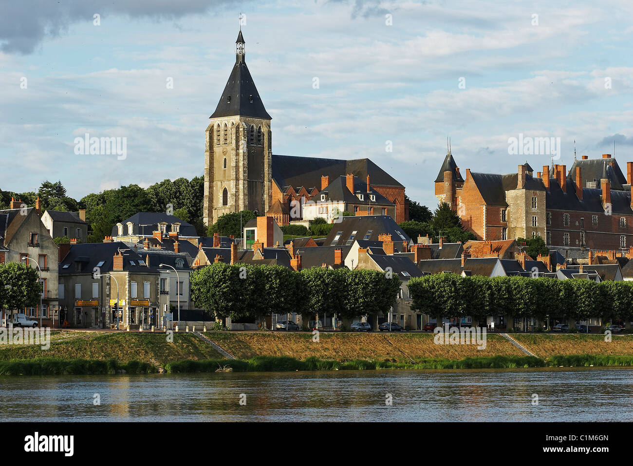 Gien town hi-res stock photography and images - Alamy