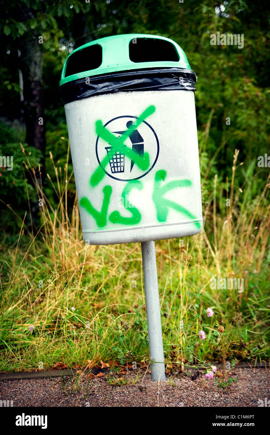 Trash bin, waste basket, graffitti Stock Photo - Alamy
