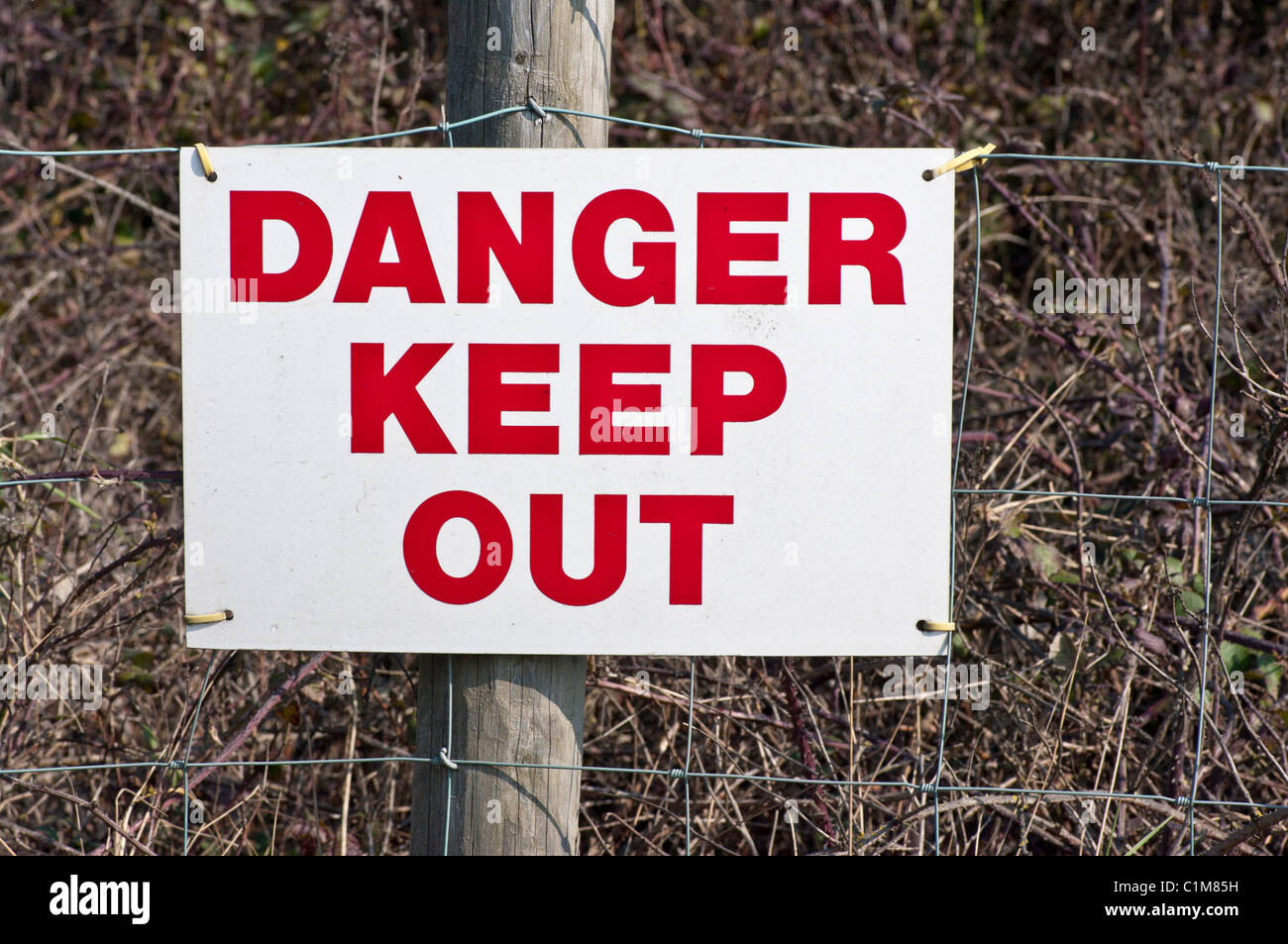 Danger keep out hi-res stock photography and images - Alamy