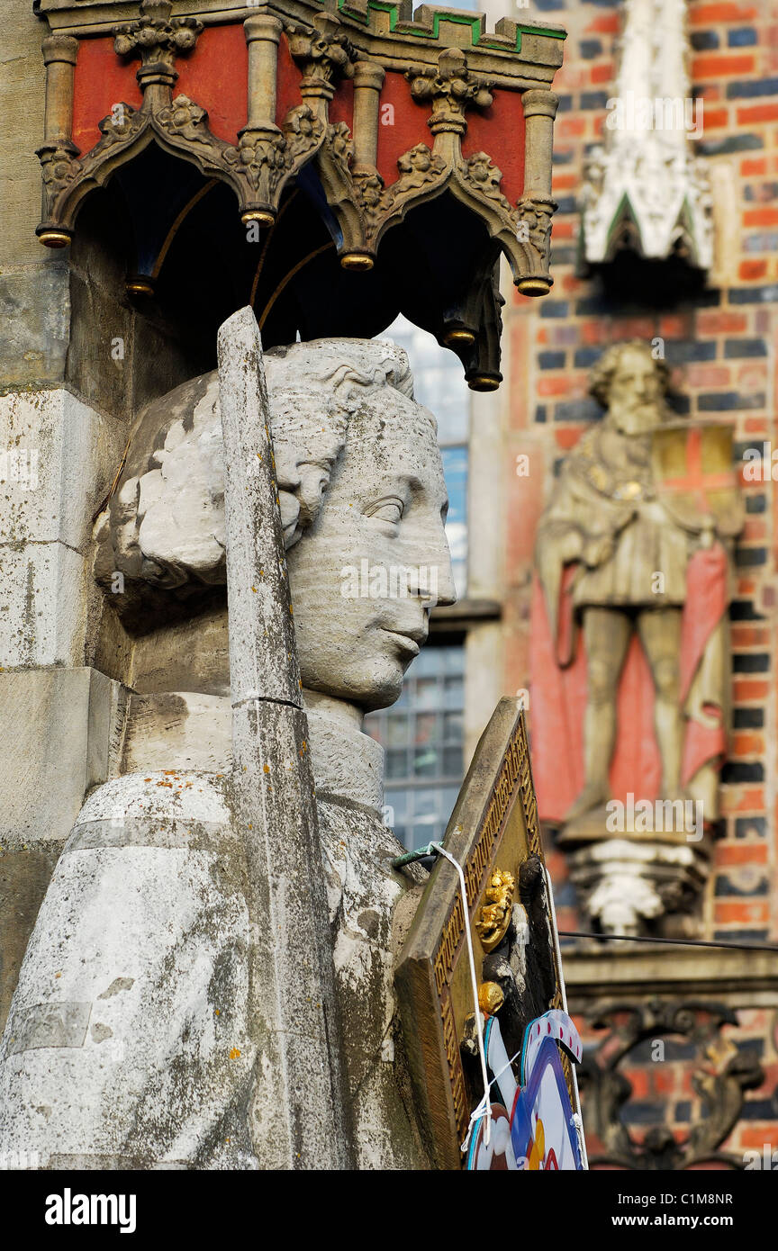 Germany, Bremen, Roland's gigantic statue (symbol of the city) set up ...