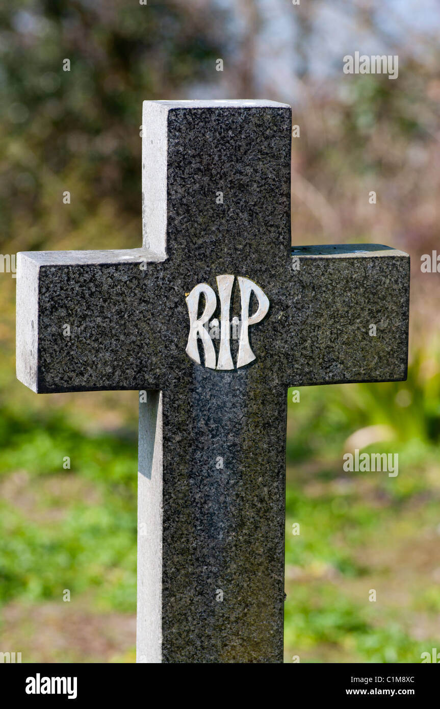 Gravestone rip hi-res stock photography and images - Alamy