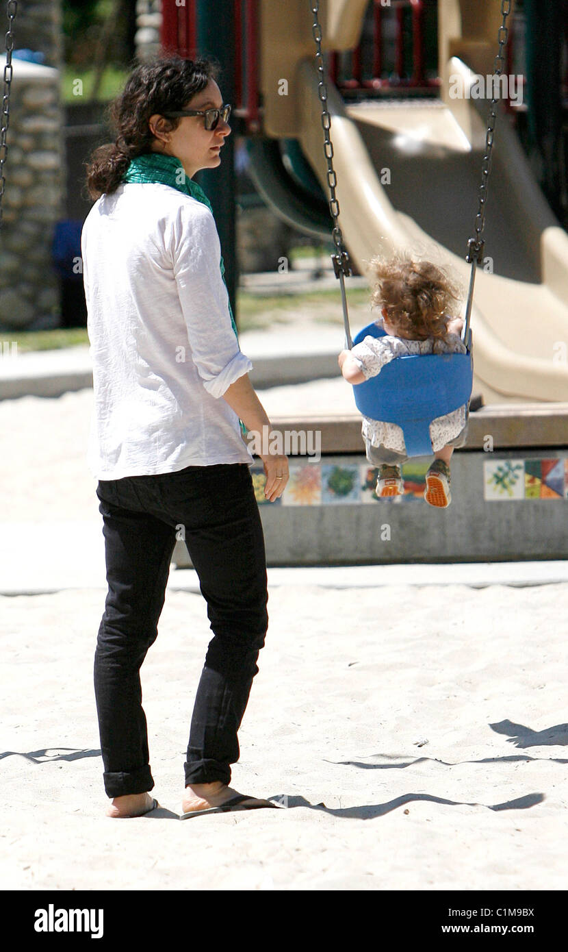 Sara gilbert and daughter hi-res stock photography and images - Alamy