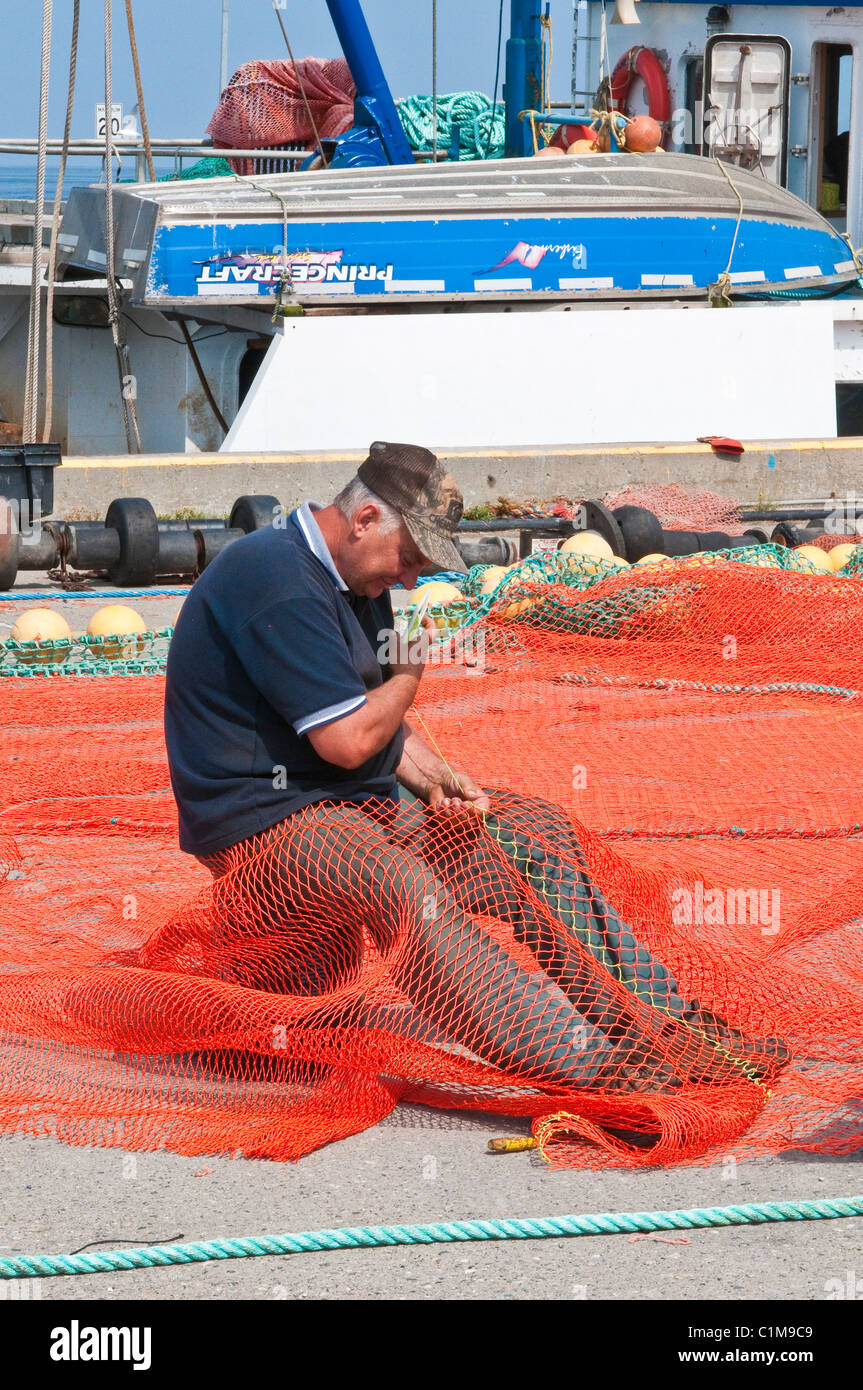 Commercial fisherman mending nets hi-res stock photography and images ...