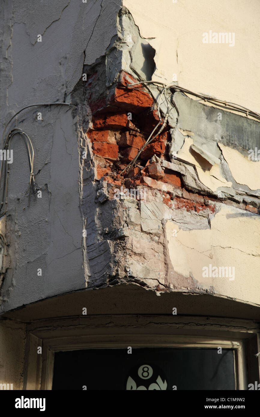 Damaged brickwork hi-res stock photography and images - Alamy