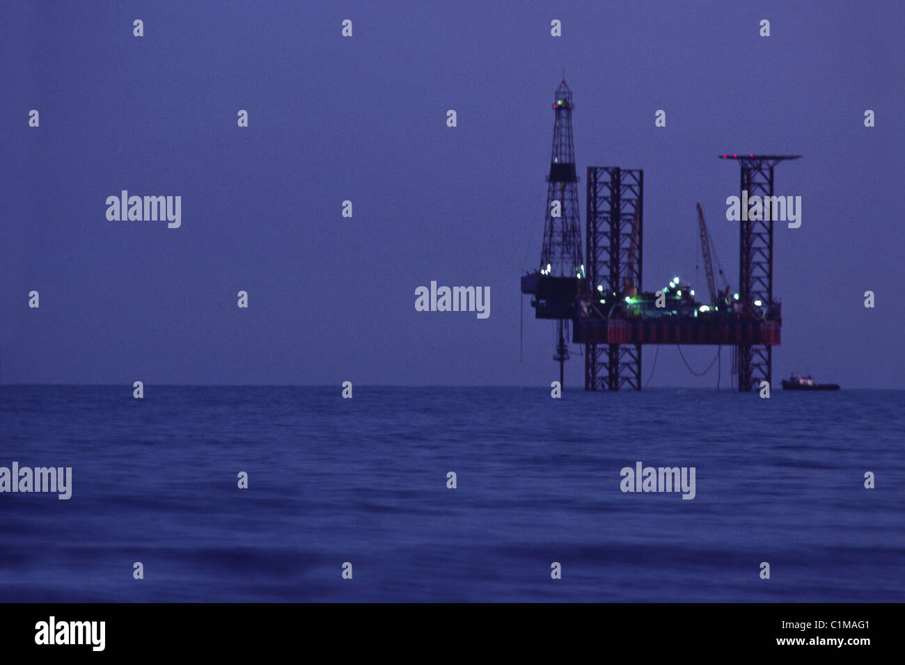 Offshore drilling rig in Gulf of Mexico off Texas coast Stock Photo - Alamy