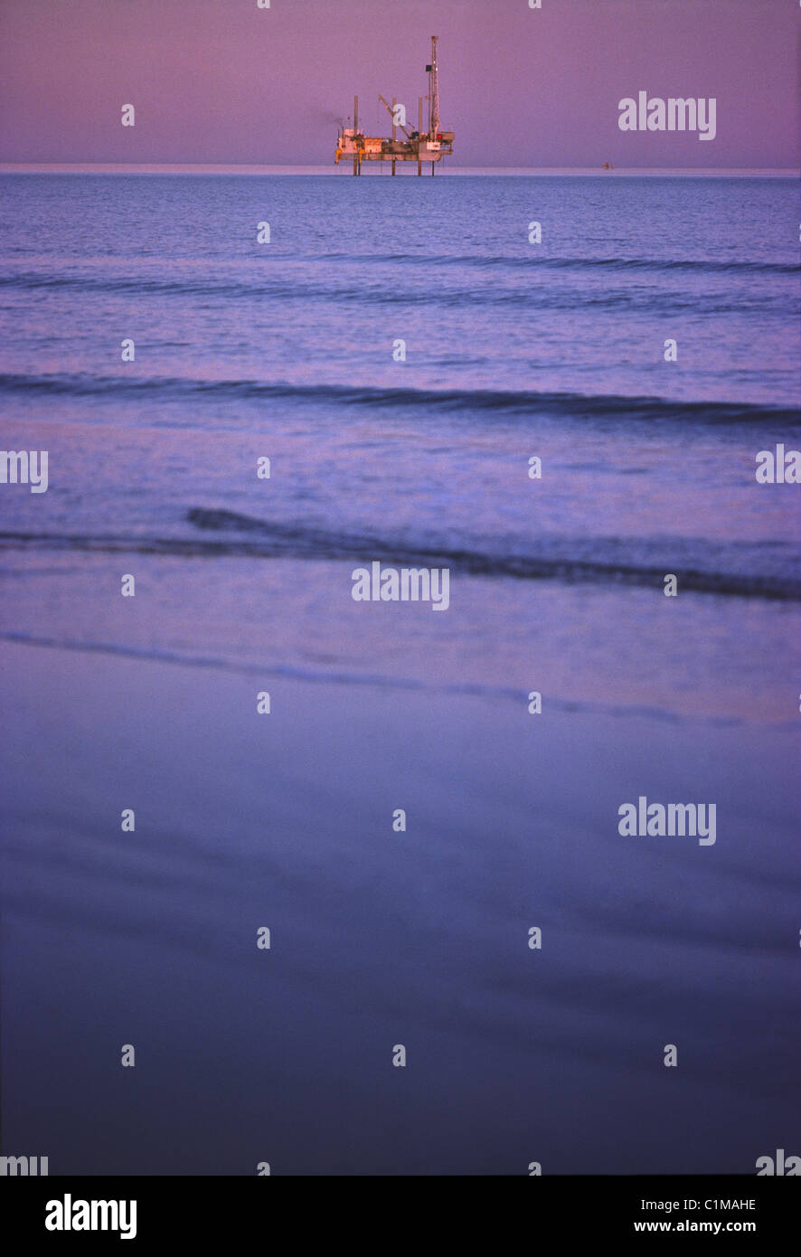 Offshore drilling rig in Gulf of Mexico off Texas coast Stock Photo - Alamy