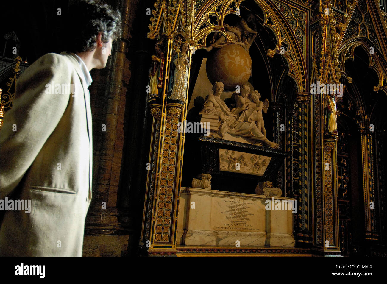 United Kingdom, London, the Westminster Abbey nave, the Isaac Newton mausoleum Stock Photo - Alamy