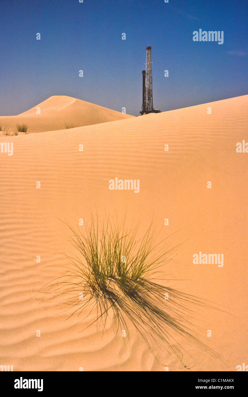 Oil rig among the desert sand dunes of the United Arab Emirates Stock ...