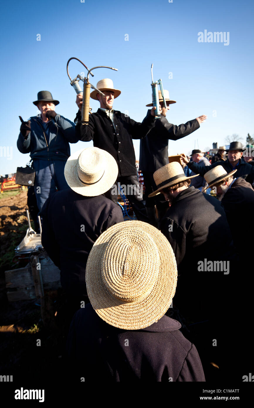 Amish auctioneers during the Annual Mud Sale to support the Fire ...