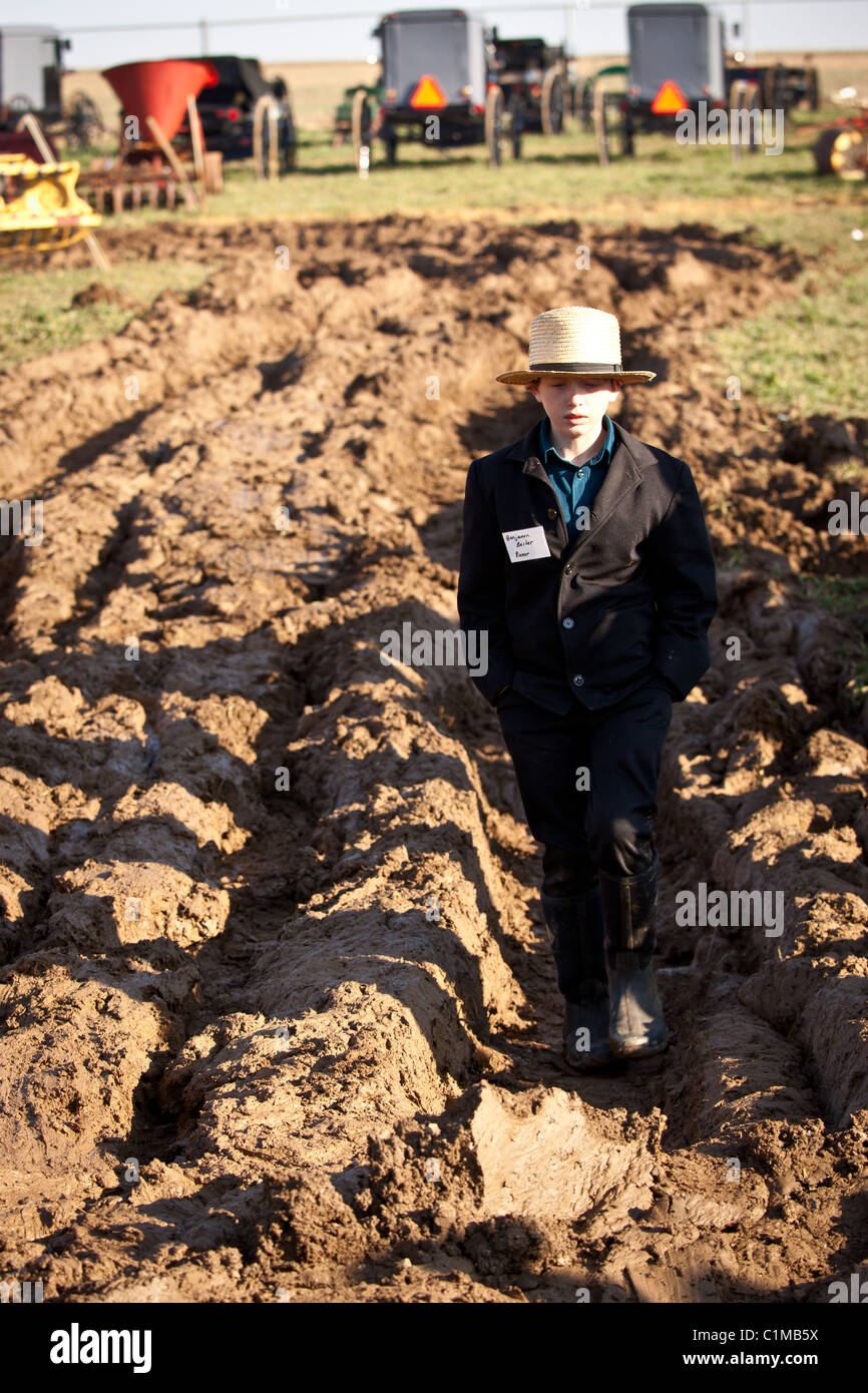 Amish boy hi-res stock photography and images - Alamy
