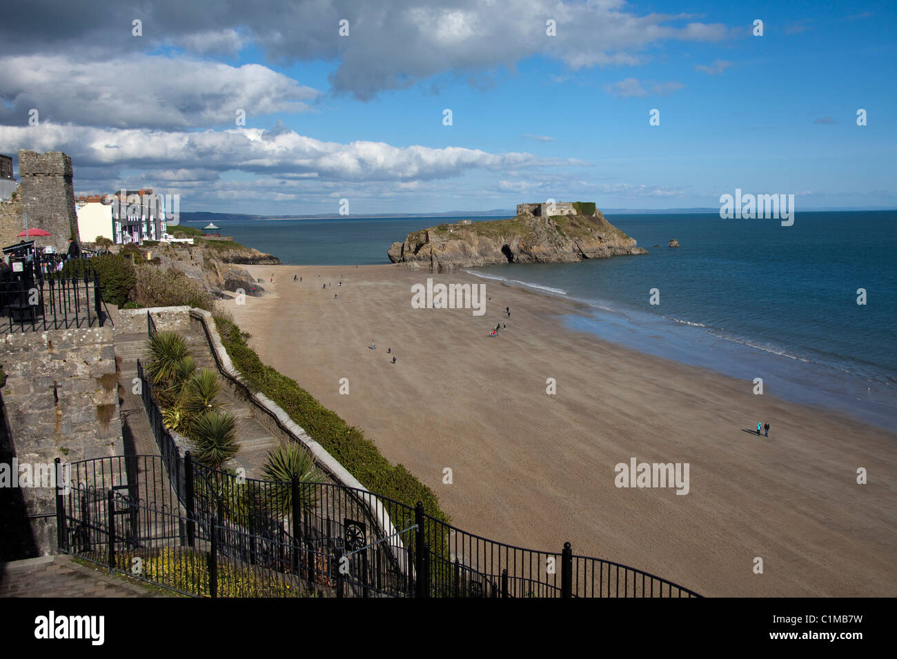 Tenby south beach, St Catherine's rock, Pembrokeshire coast national ...