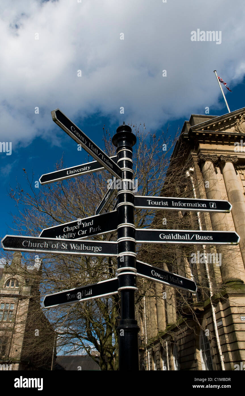 Black sign post hi-res stock photography and images - Alamy
