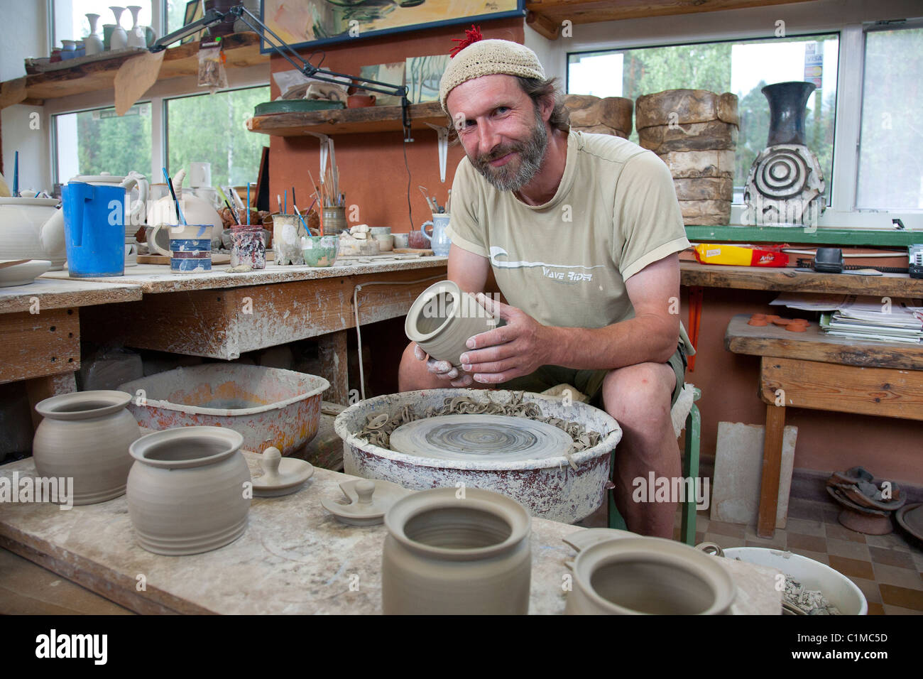 Ceramist hi-res stock photography and images - Alamy