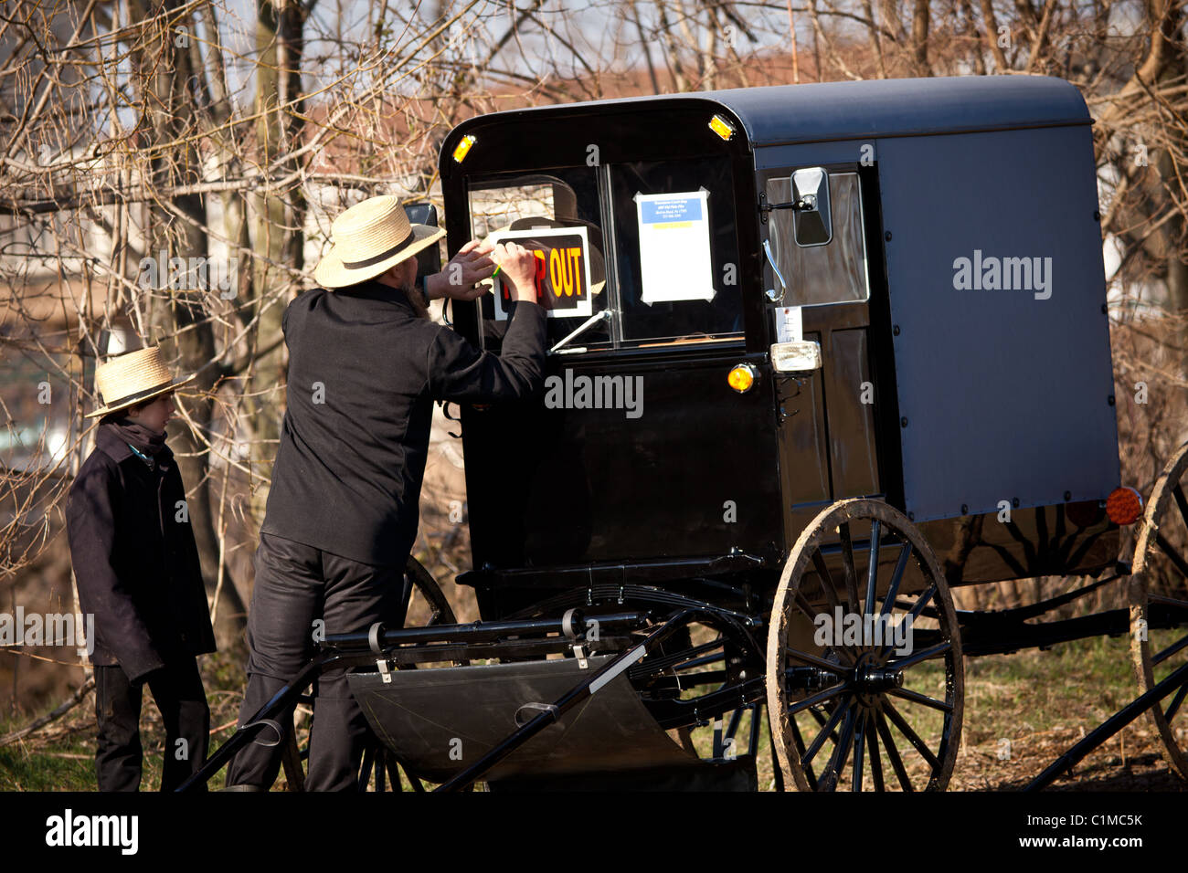Amish family hi-res stock photography and images - Alamy