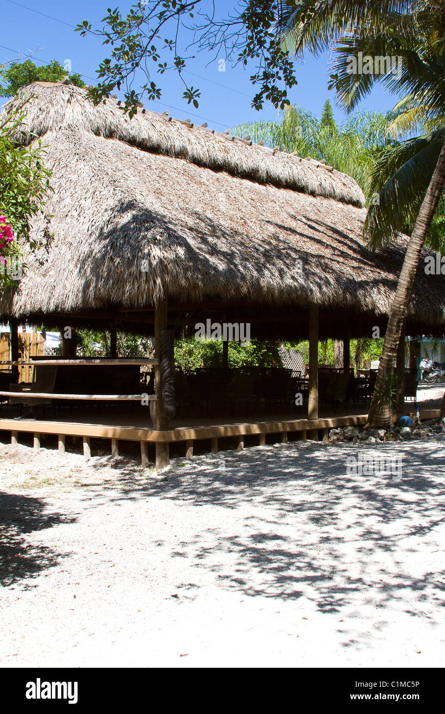 Tiki hut hi-res stock photography and images - Alamy