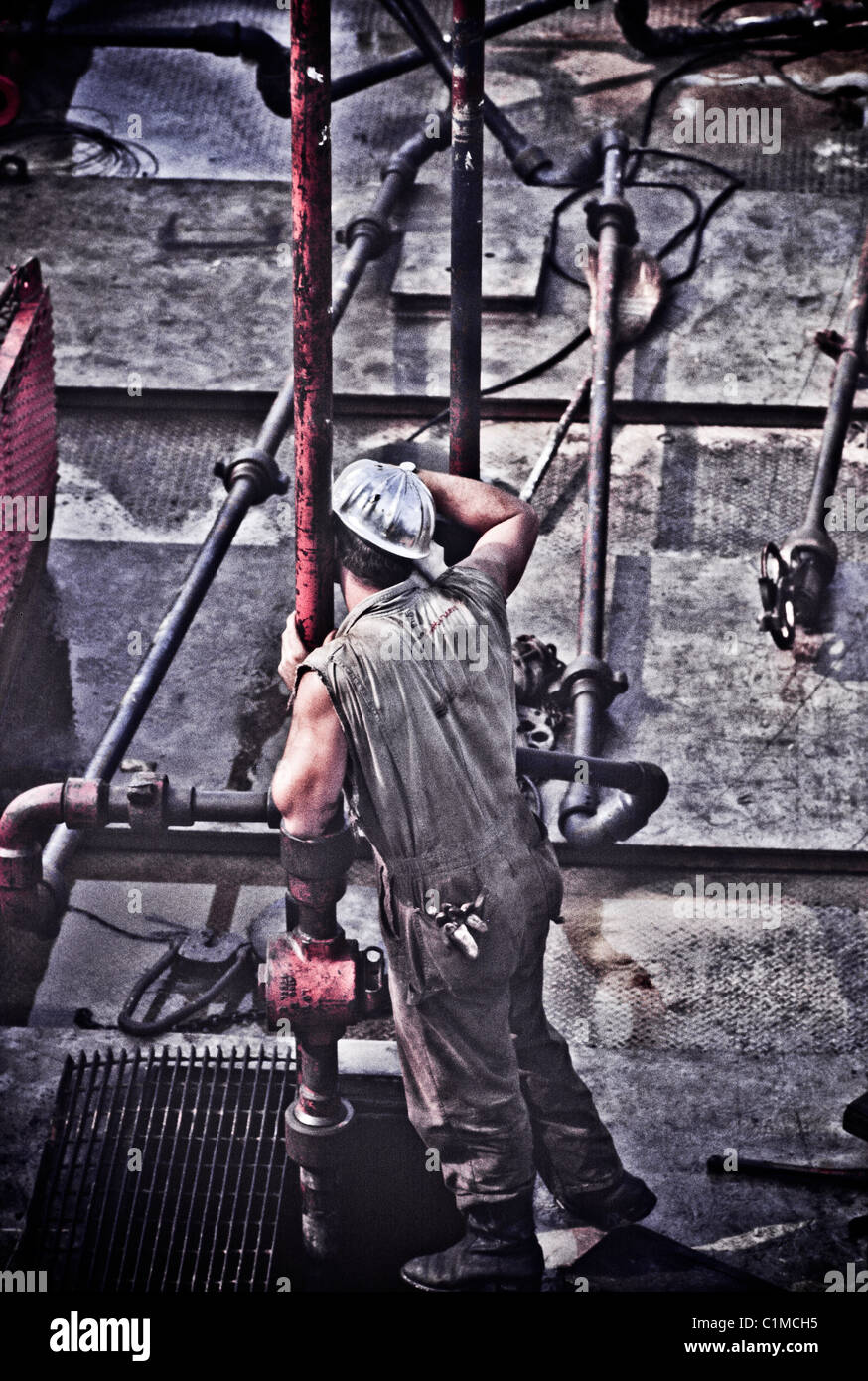 Rig worker on derrick floor of oil rig Stock Photo - Alamy