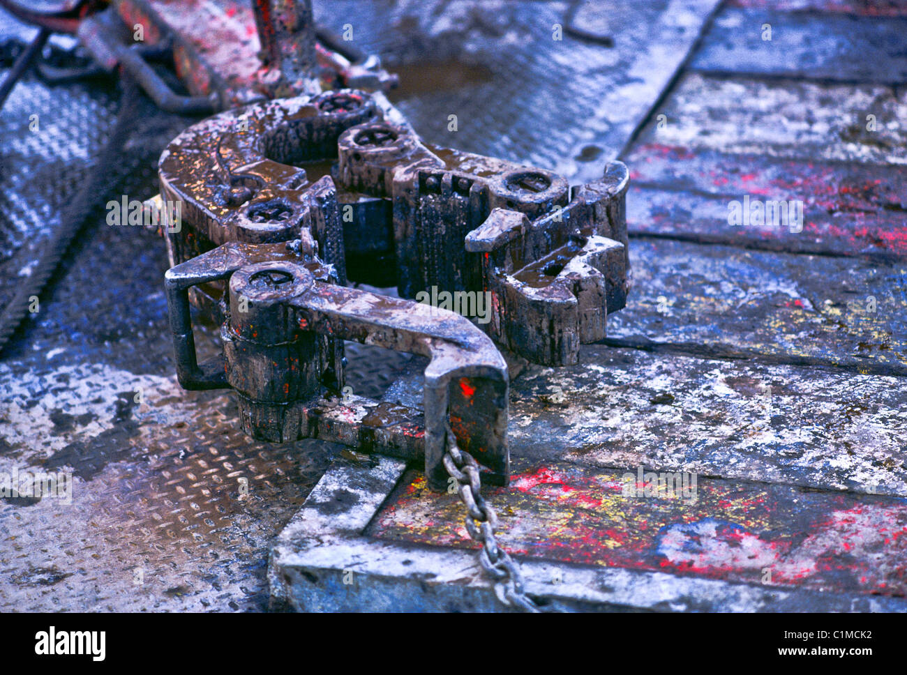 Pipe tongs on oil rig drilling floor Stock Photo - Alamy