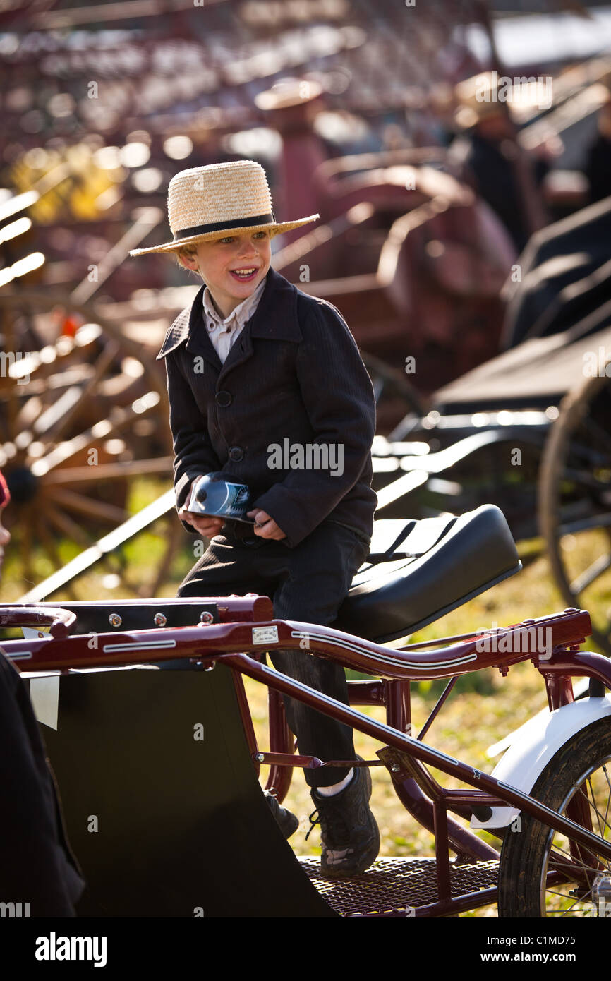 Amish boy hi-res stock photography and images - Alamy