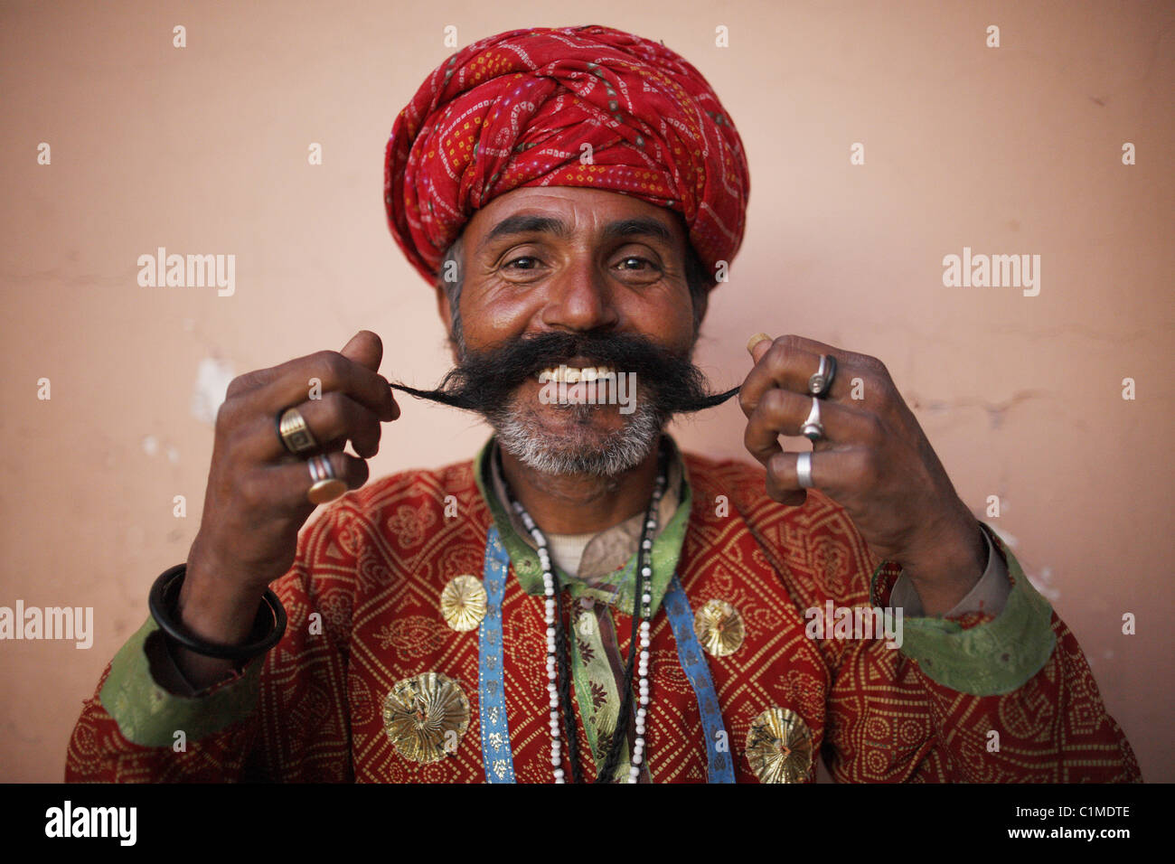 Red indians costume hi-res stock photography and images - Alamy