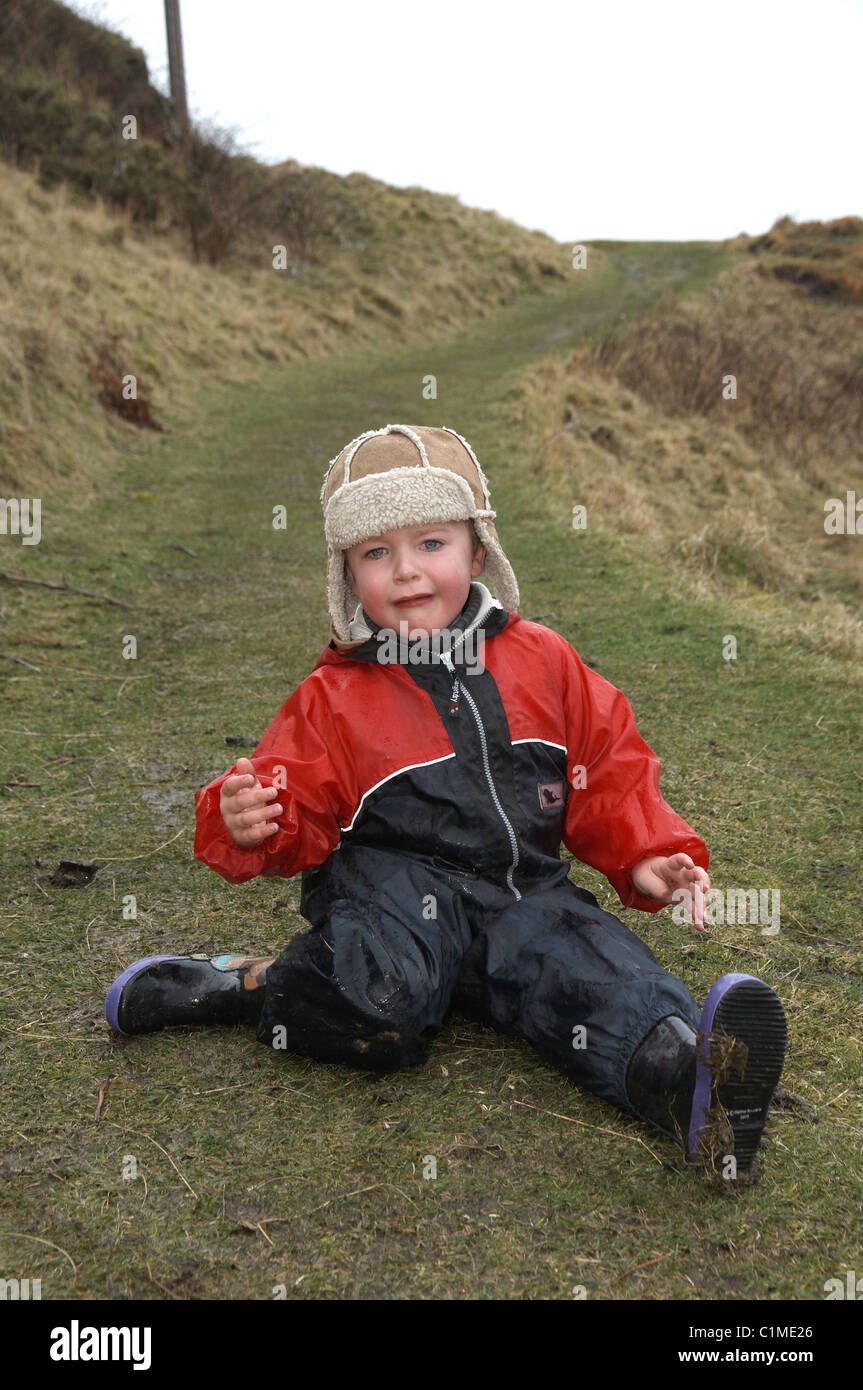 Boy fallen over, crying Stock Photo - Alamy