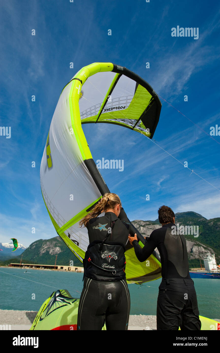 Two kiteboarders prepare to launch a kite Stock Photo - Alamy