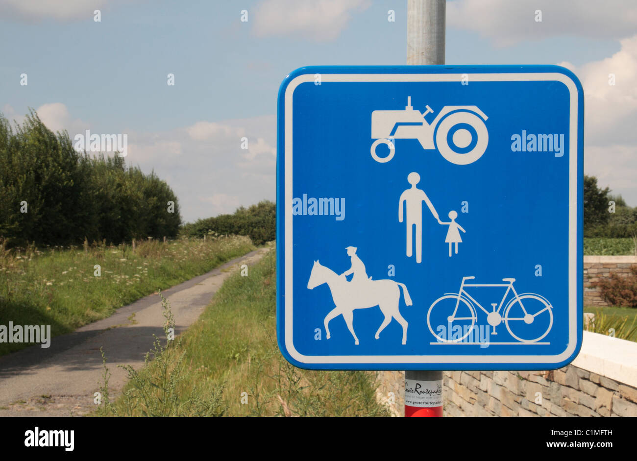 Generic sign for a path beside the CWGC Locre No 10 Cemetery ...