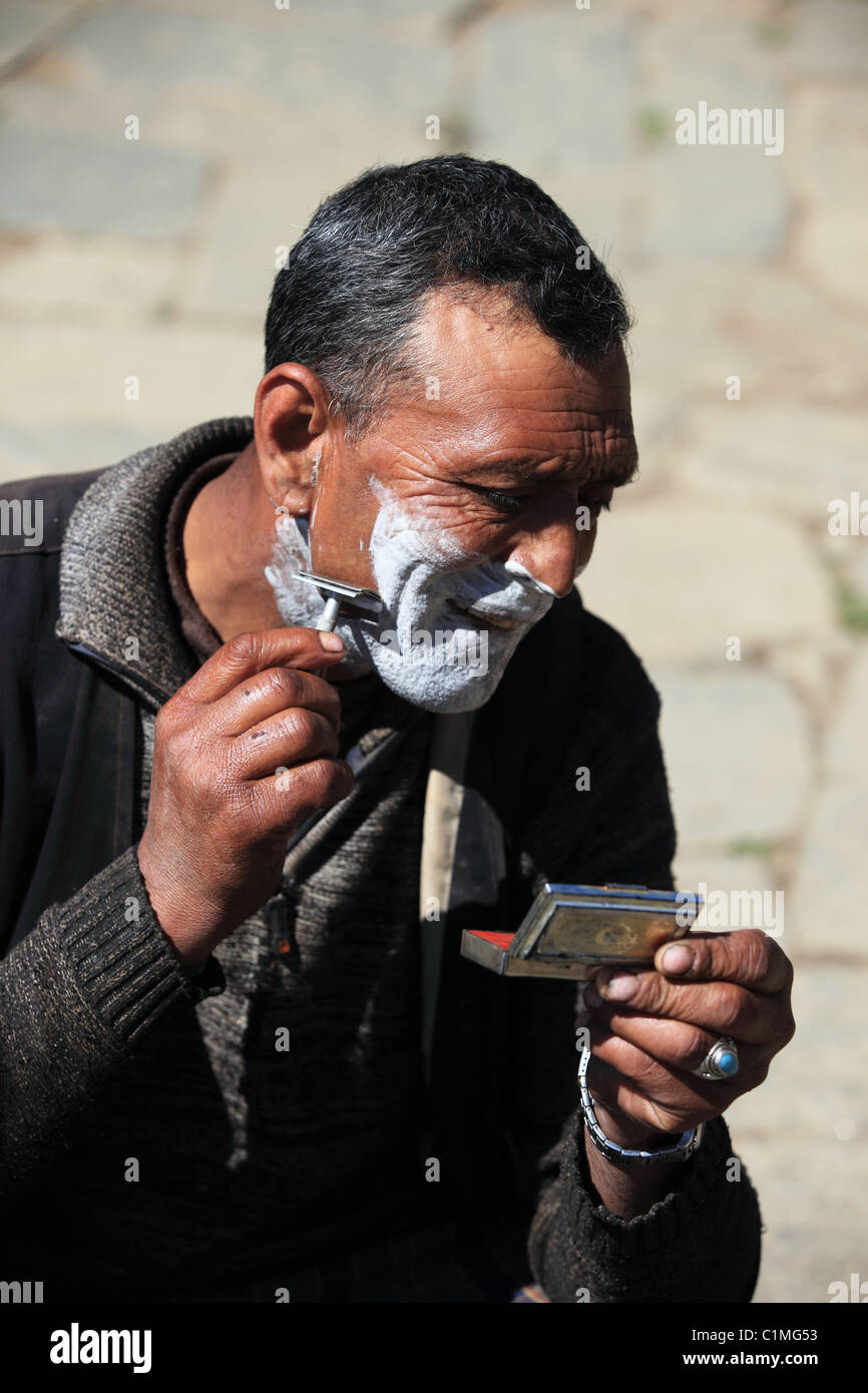 Shave himself hi-res stock photography and images - Alamy