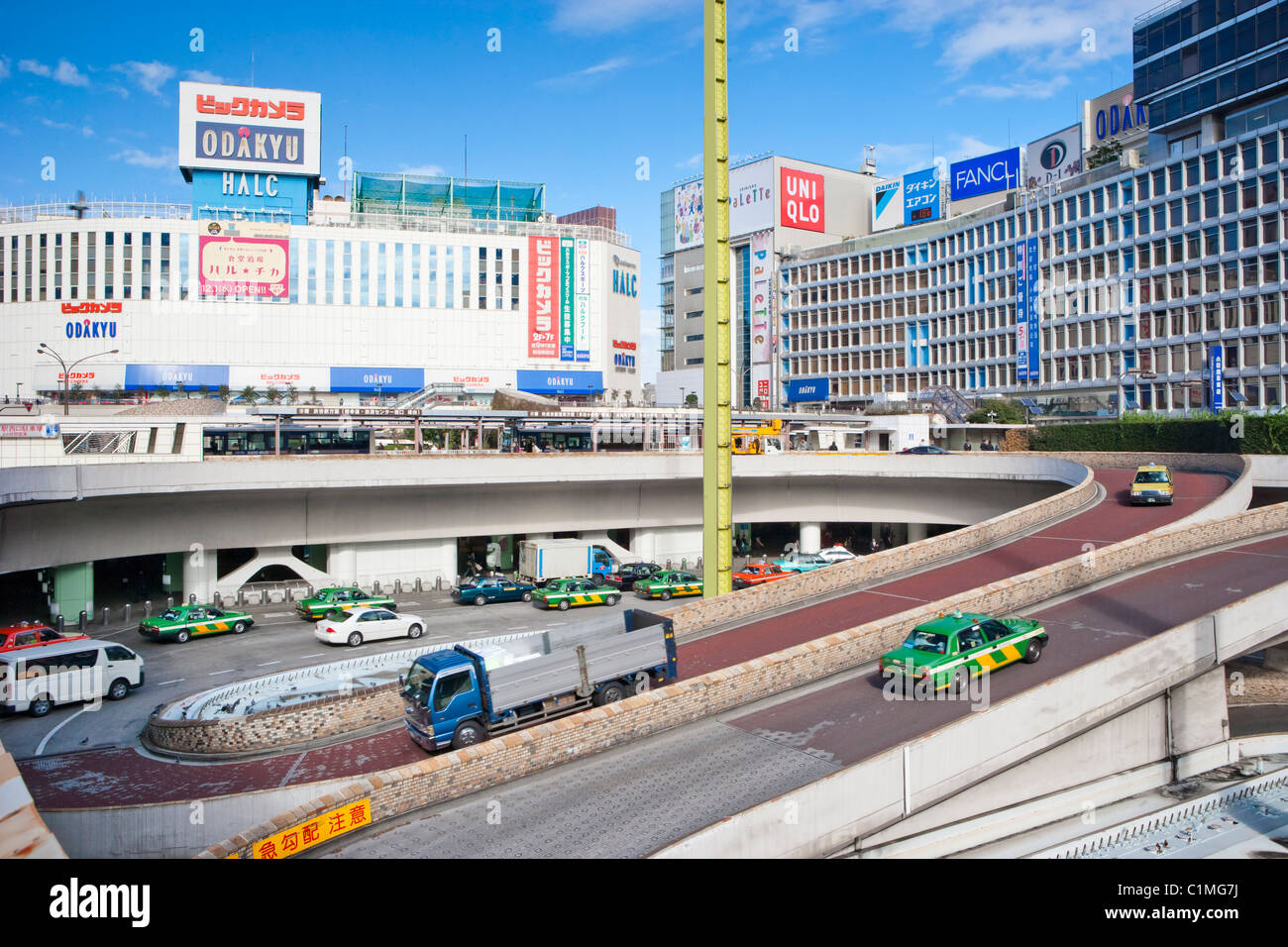 Traffic ramp at the Shinjuku Station Stock Photo - Alamy