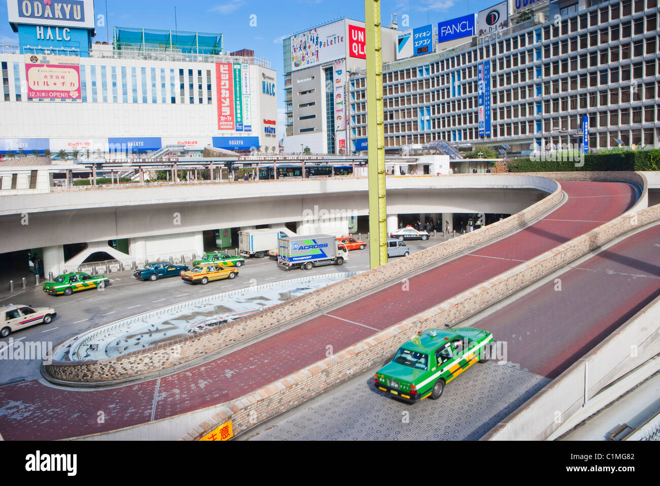 Traffic ramp at the Shinjuku Station Stock Photo - Alamy