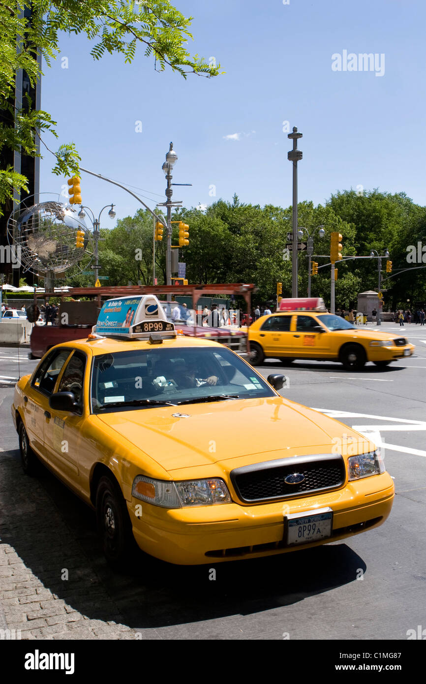 Yellow cab in New York Stock Photo - Alamy
