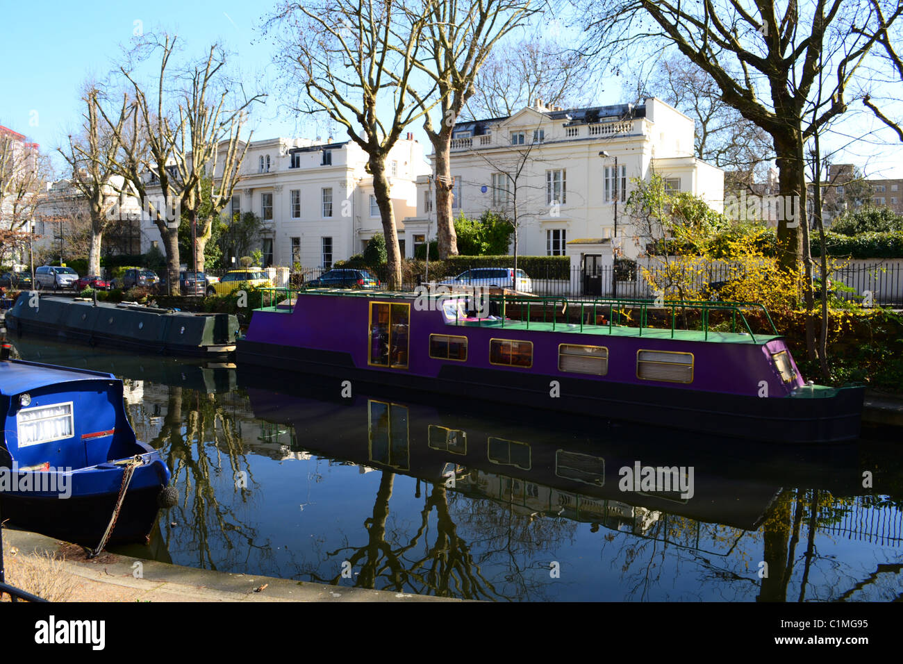 Canal boats in london hi-res stock photography and images - Alamy