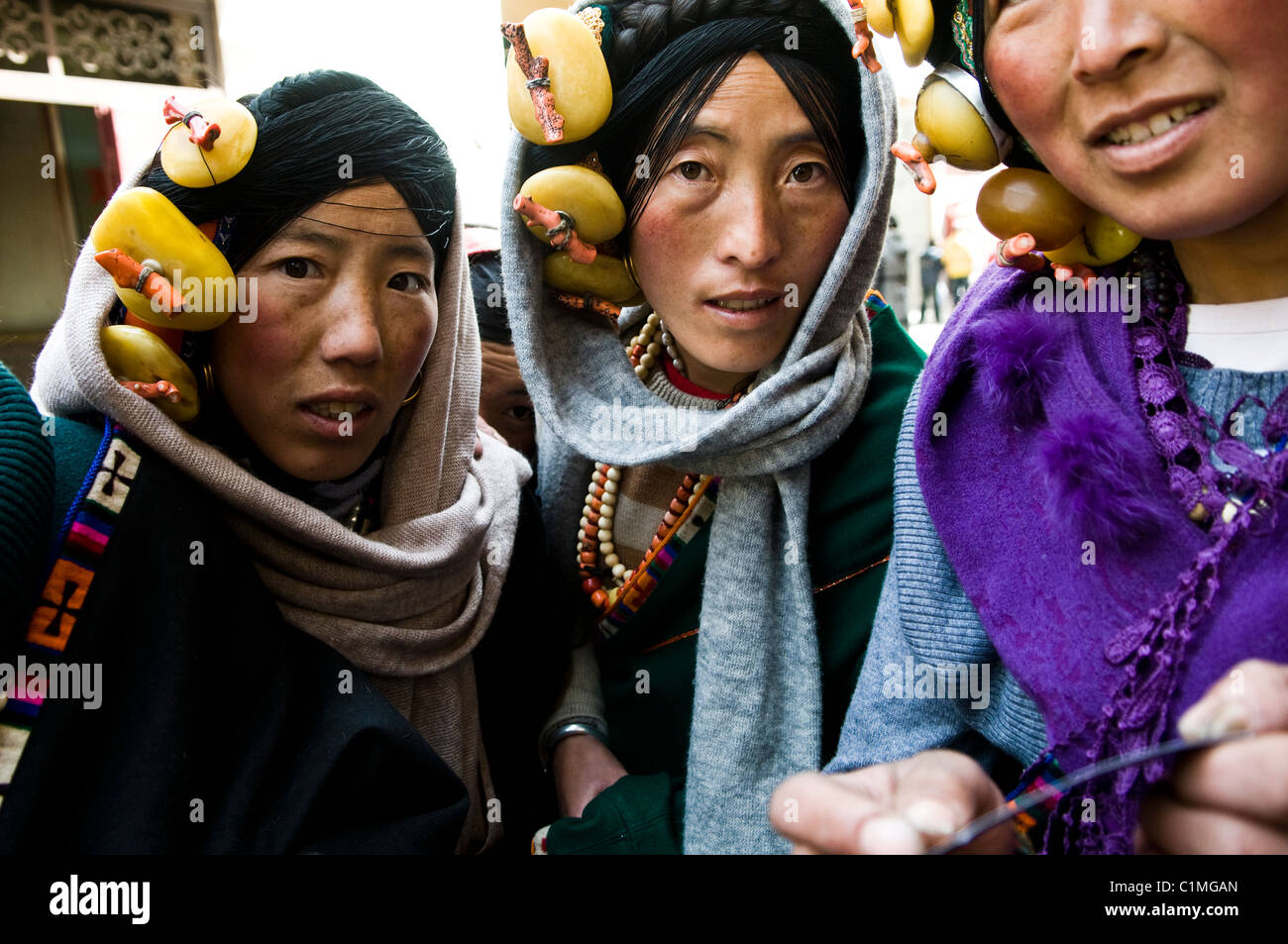Tibetan faces hi-res stock photography and images - Alamy