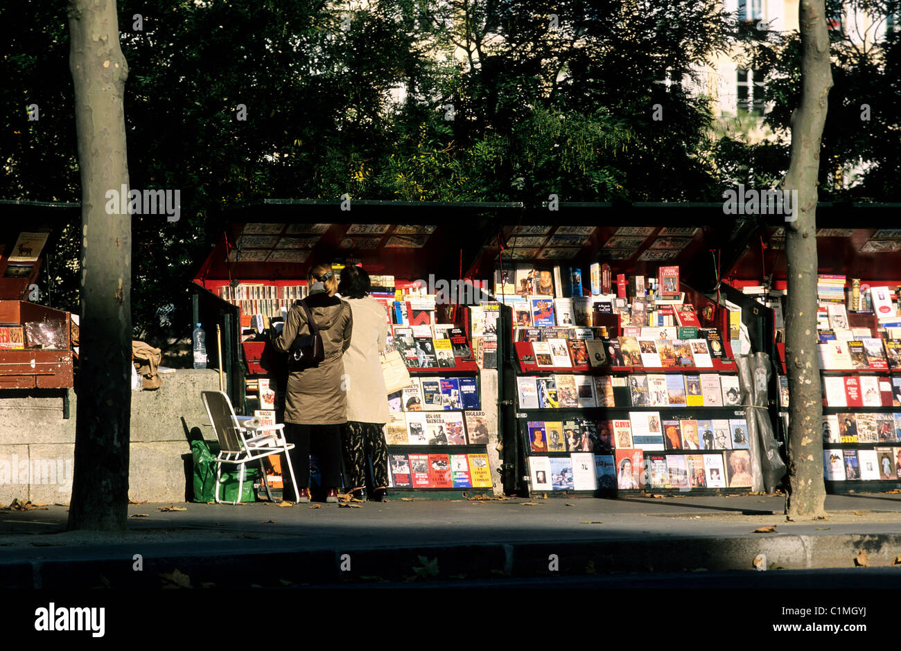 Secondhand bookseller hi-res stock photography and images - Alamy
