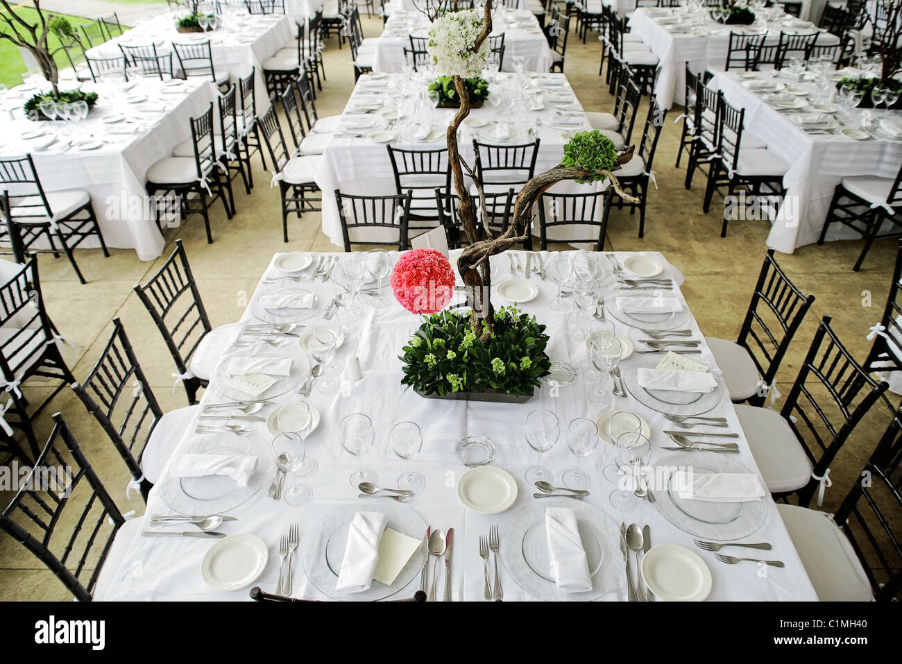 wedding guest dinner table set Stock Photo - Alamy