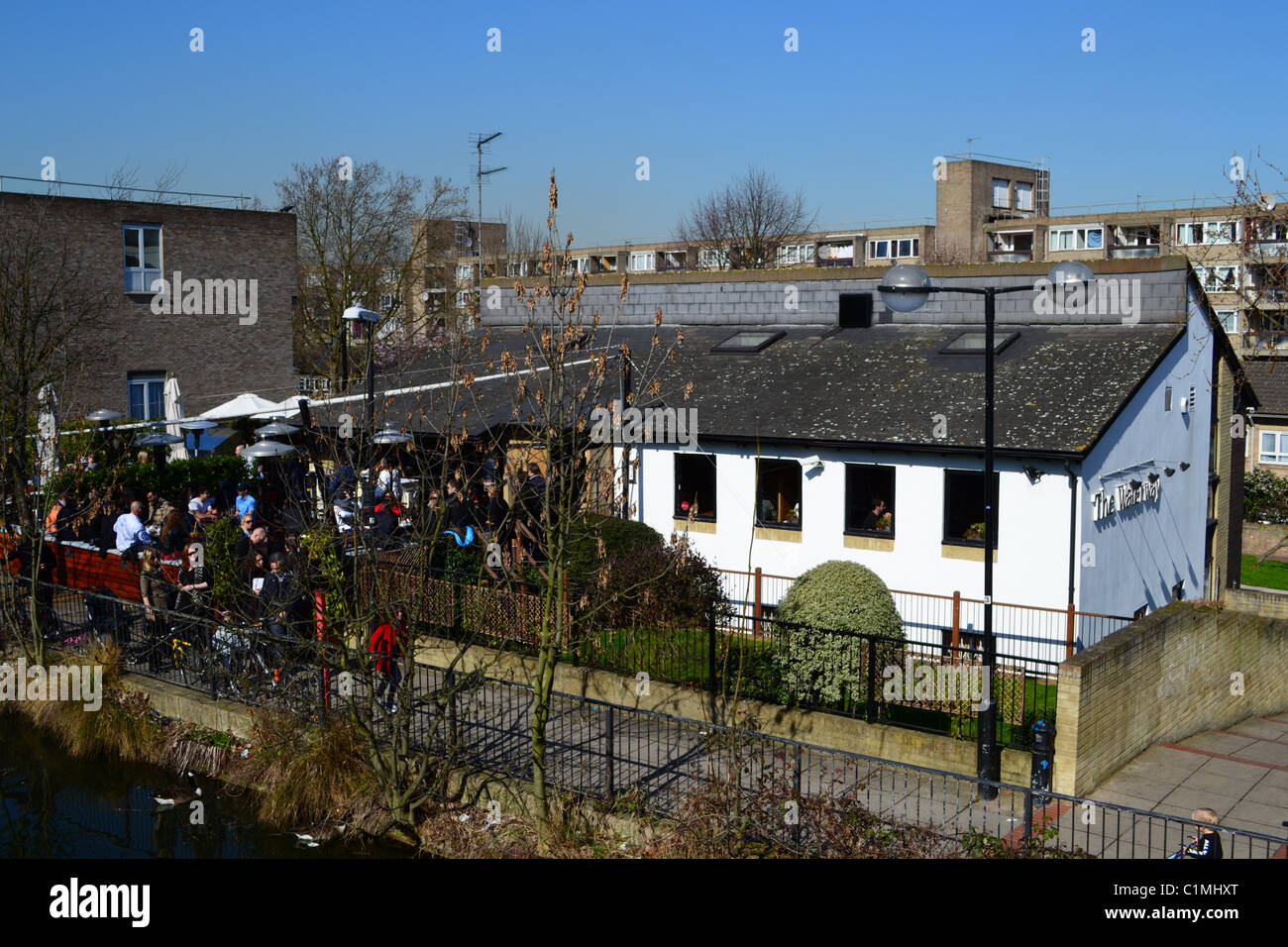 Waterway pub hi-res stock photography and images - Alamy