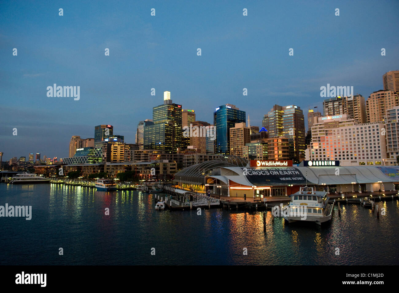 Sydney harbour dusk hi-res stock photography and images - Alamy