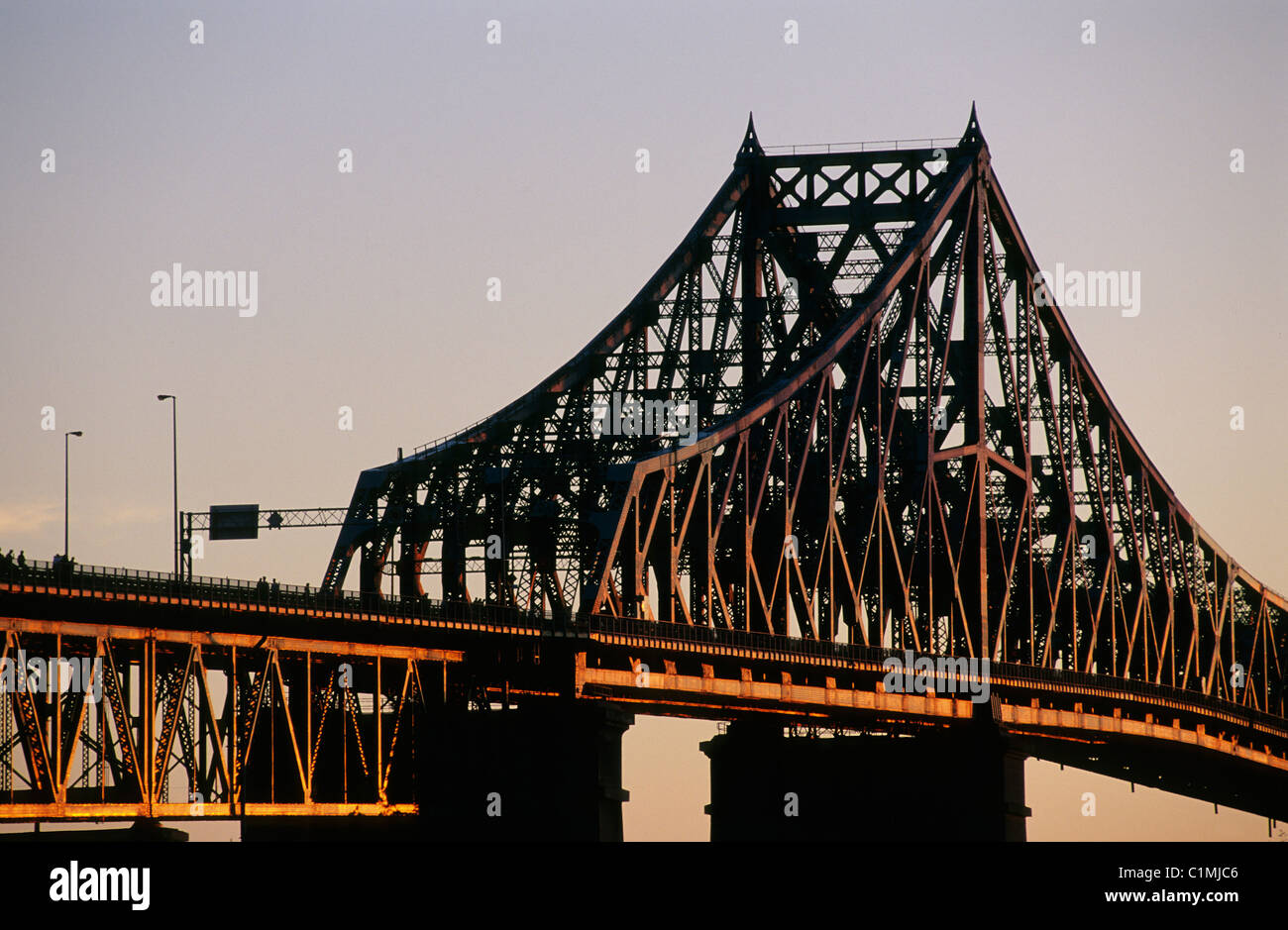 Canada, Quebec Province, Montreal, Jacques Cartier metallic bridge ...